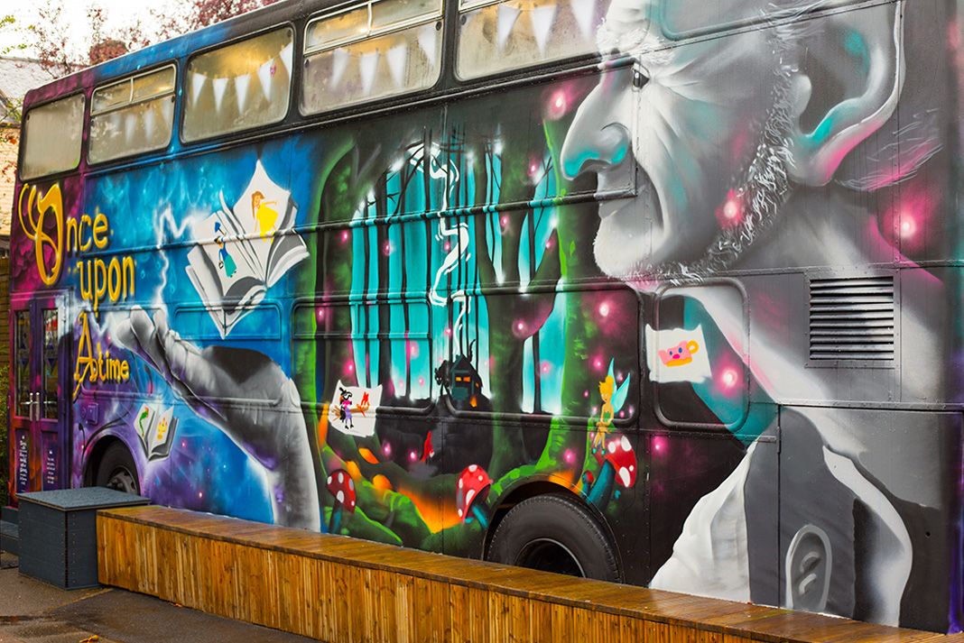 All aboard the library bus | Glass & Glazing Products Magazine (GGP)