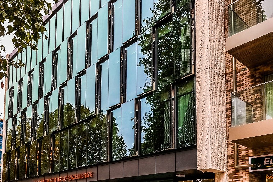 'No frame' curtain wall system | Glass & Glazing Products Magazine (GGP)